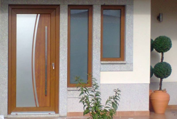 Soluções em PVC - Rehau - Portas : Garcia & Gouveia, Lda